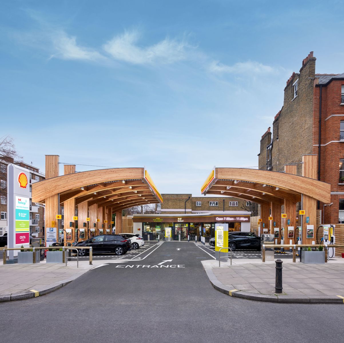 In Pictures – Shell’s First EV Charging Hub in the UK