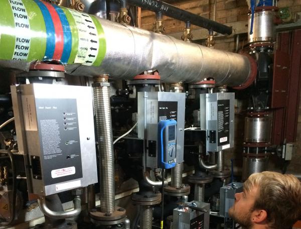 Sowga Stand No. T960 | TWinFM